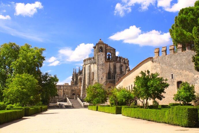 10 HISTORIC BUILDINGS IN PORTUGAL YOU MUST VISIT