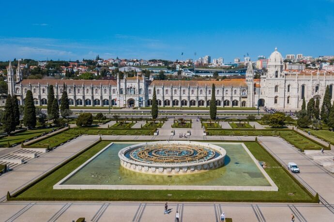 10 HISTORIC BUILDINGS IN PORTUGAL YOU MUST VISIT