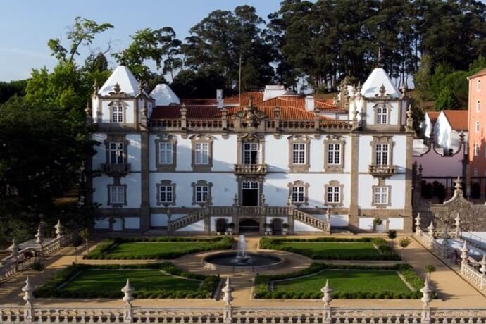 LIVING THE FAIRYTALE: CASTLE HOTELS IN PORTUGAL FOR A DREAMY OVERNIGHT STAY